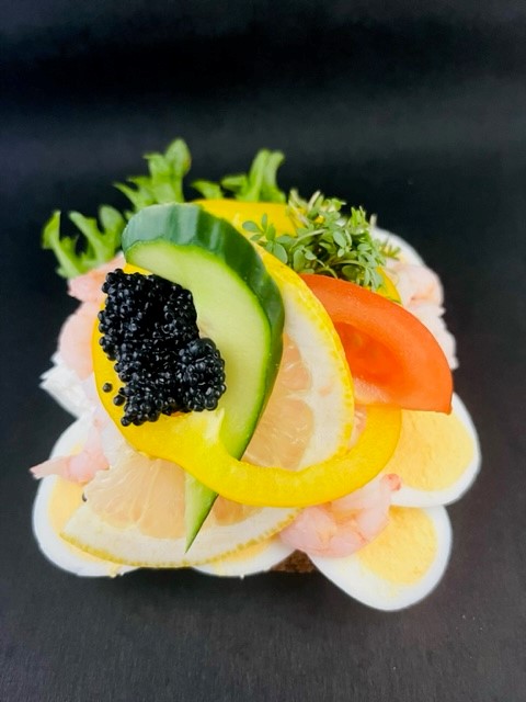 Luksus smørrebrød - Æg og rejer | slagterkrabbe.dk